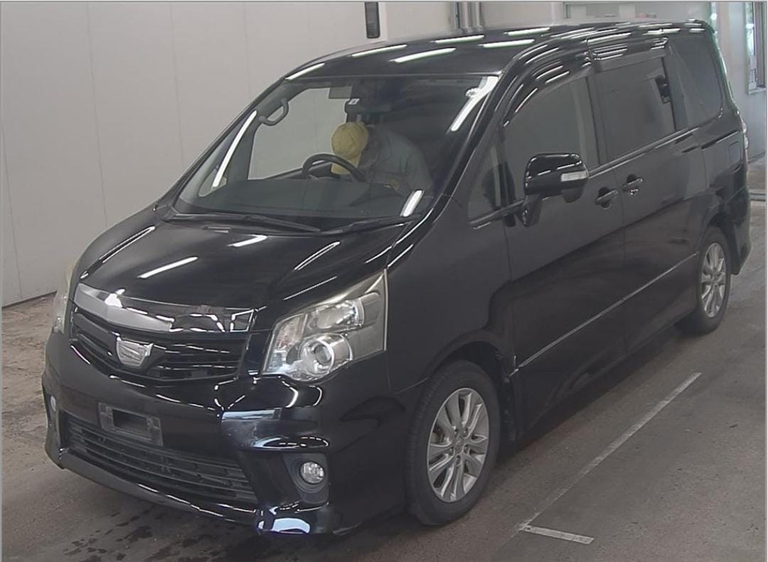 TOYOTA NOAH 2012 BLACK
