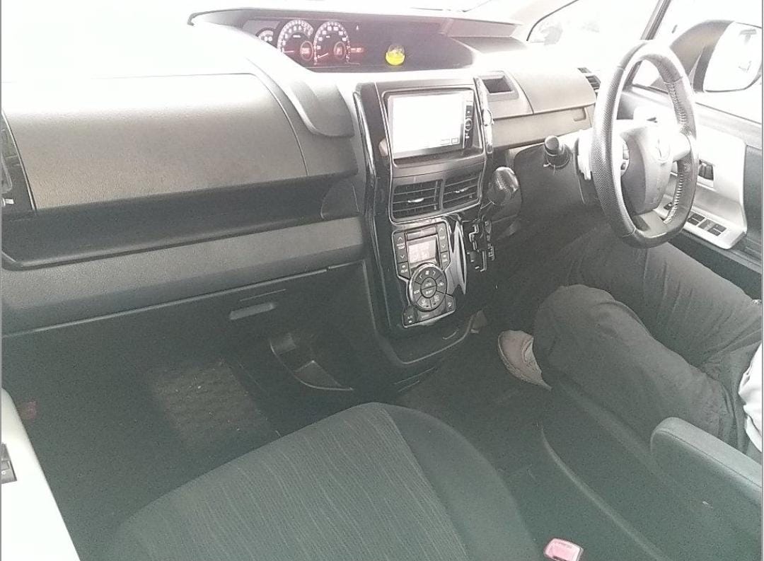 TOYOTA NOAH 2012 BLACK