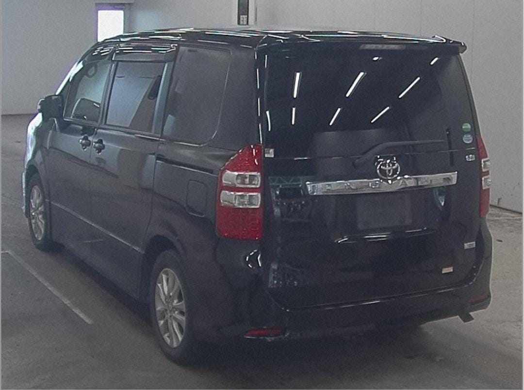 TOYOTA NOAH 2012 BLACK