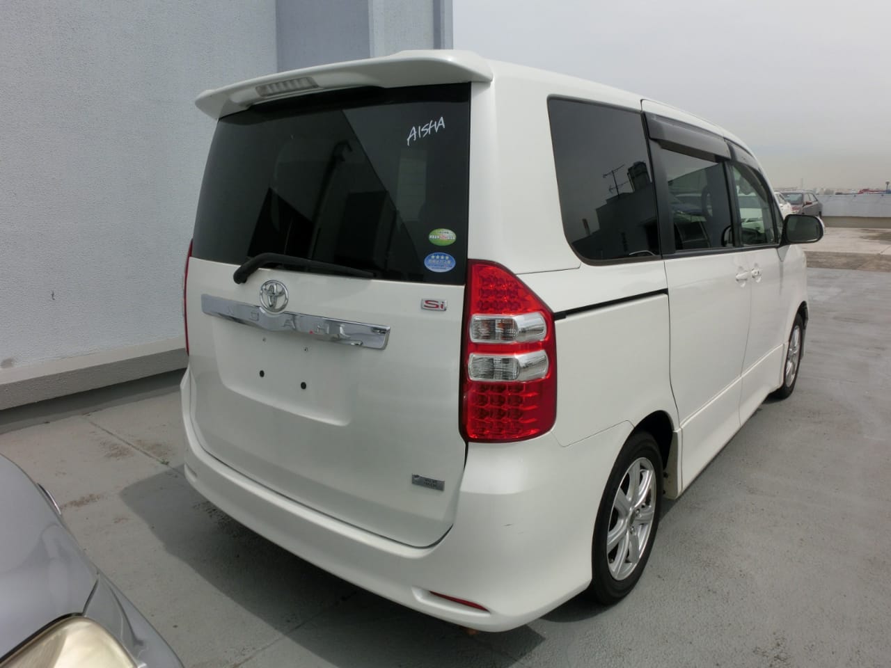 Toyota Noah 2012