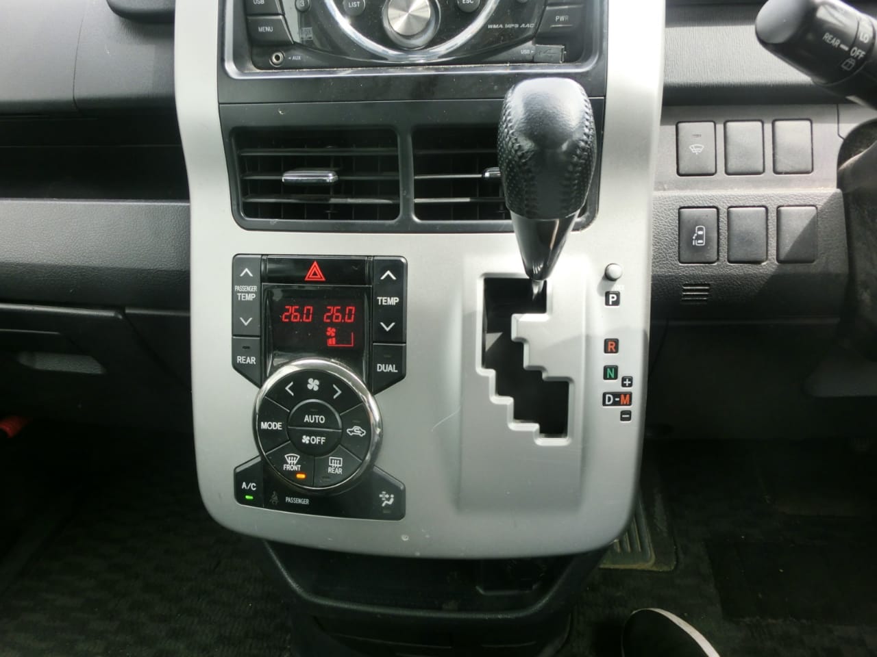 Toyota Noah 2012