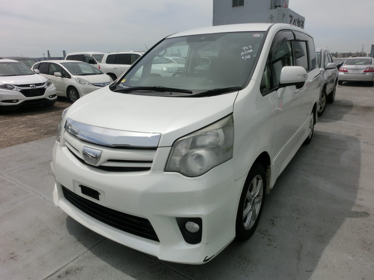 Toyota Noah 2012