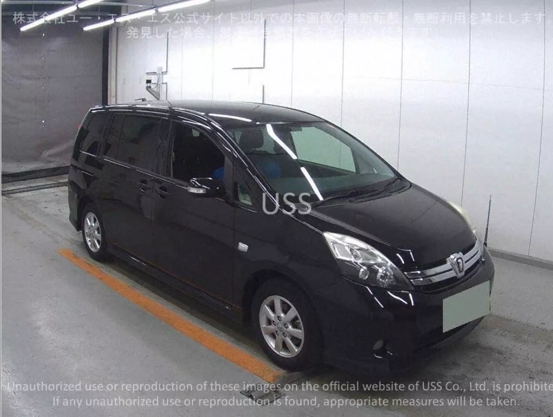 2013 TOYOTA ISIS PLATANA