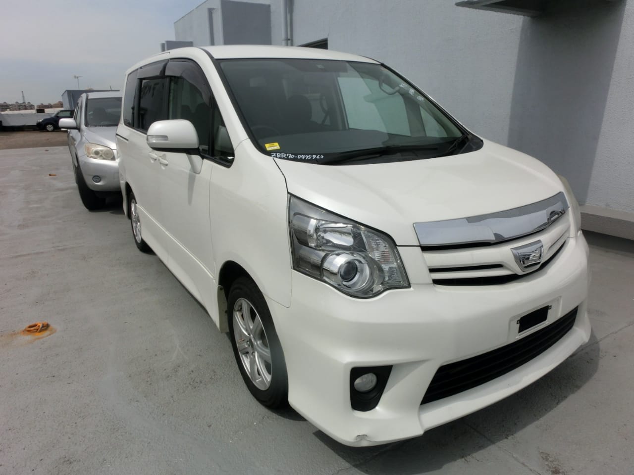 Toyota Noah 2012 - ATC Japan